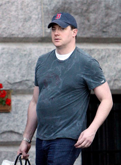 Брэндан Фрэйзер показал свой живот