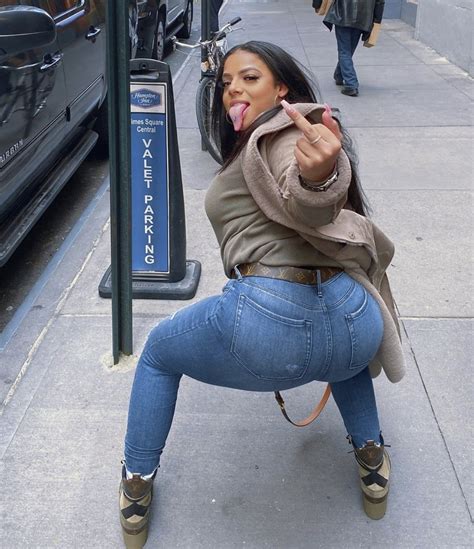 Pin By Bunted On Jeans Jeans Outfit Women Curvy Women Jeans