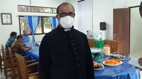 Wisudawan Stpak St Yohanes Penginjil Ambon Diminta Unggul Dalam Karakter Dan Moral Cahaya Maluku