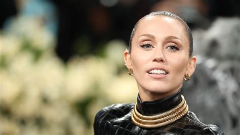 Miley Cyrus Huye De Su Gira De Conciertos Por Miedo Al Alcohol Y Las