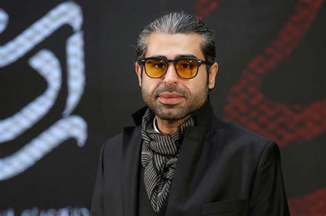 جمله عجیب روی لباس امیر نوری در دیدار با اکبری عبدی عکس خبرآنلاین