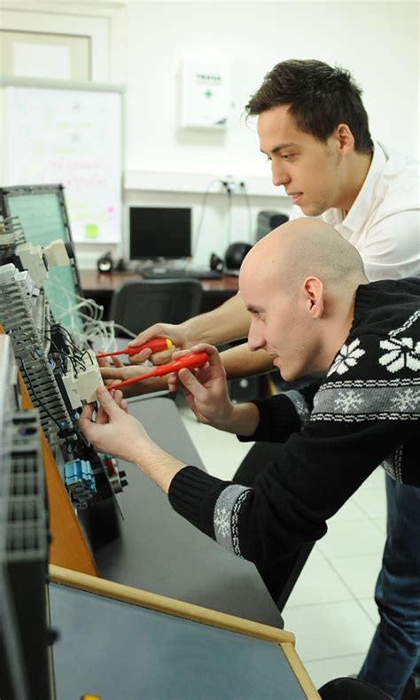 Despre Facultate Facultatea De Inginerie Electrică și știința Calculatoarelor