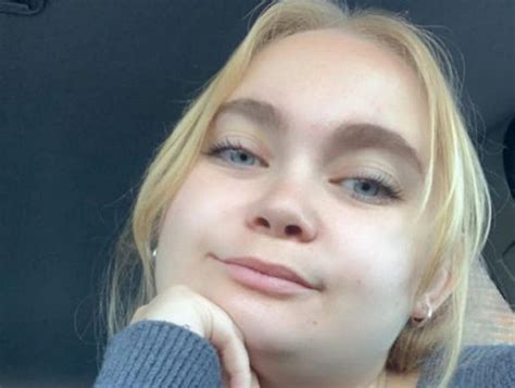 Menina Que Foi O Bebê Sol Do Teletubbies Anuncia Gravidez E Espanta Internautas Estou Velho