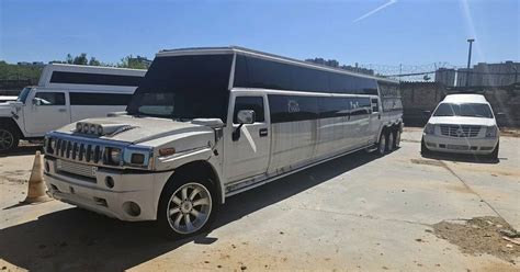 Сколько стоит в Москве самый дешевый 12-метровый лимузин Hummer?