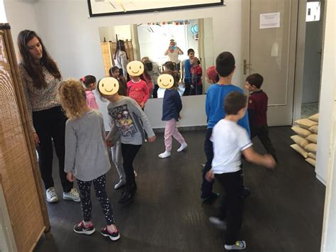 Με Ενα Καλειδοσκοπιο σε συναντώ με διαφορους τρόπους Facebook