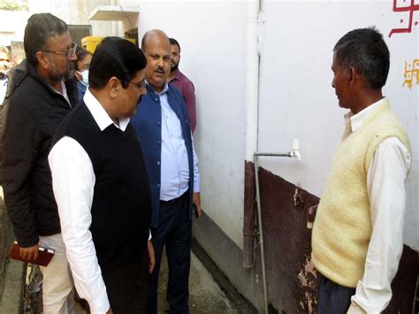 Dm Inspected Drinking Water Scheme In Budhwai बुधवाई में डीएम ने पेयजल