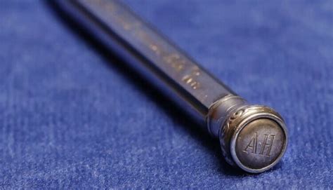 عرض قلم رصاص يعود لهتلر للبيع في مزاد علني صحيفة المقر