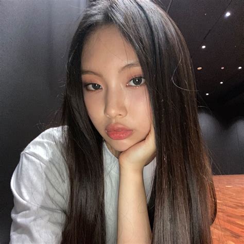 Newjeans Hyein Icon Pretty People New Hair Beauty