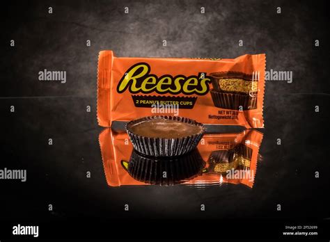 Reeses peanut butter cups hi-res stock photography and images - Alamy
