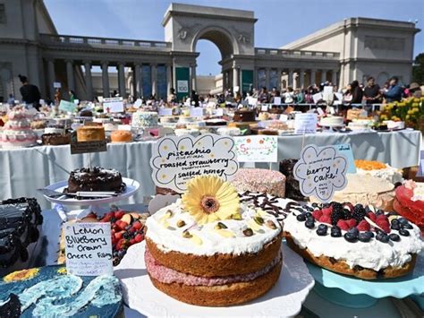 Photos San Franciscos Cake Picnic Features 1387 Unique Desserts
