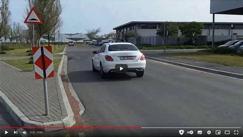 Adaptive Flashing Car Brake Lights Using Arduino Buildplate