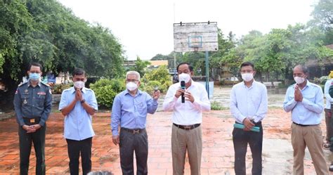 ឯកឧត្តម ងួន រតនៈ ចុះសួរសុខទុក្ខក្រុមគ្រួសាររងផលប៉ះពាល់ដោយសារជំងឺកូវីដ ១៩ ក្រសួងព័ត៌មាន