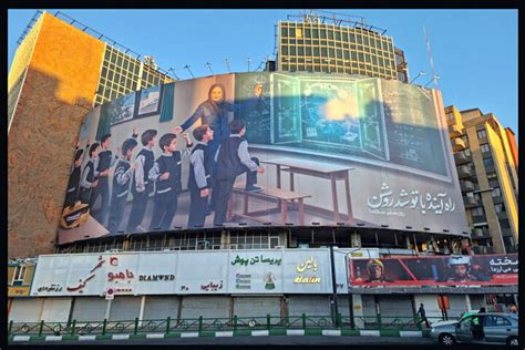 دیوارنگاره زیبای میدان ولیعصر به مناسبت روز معلم