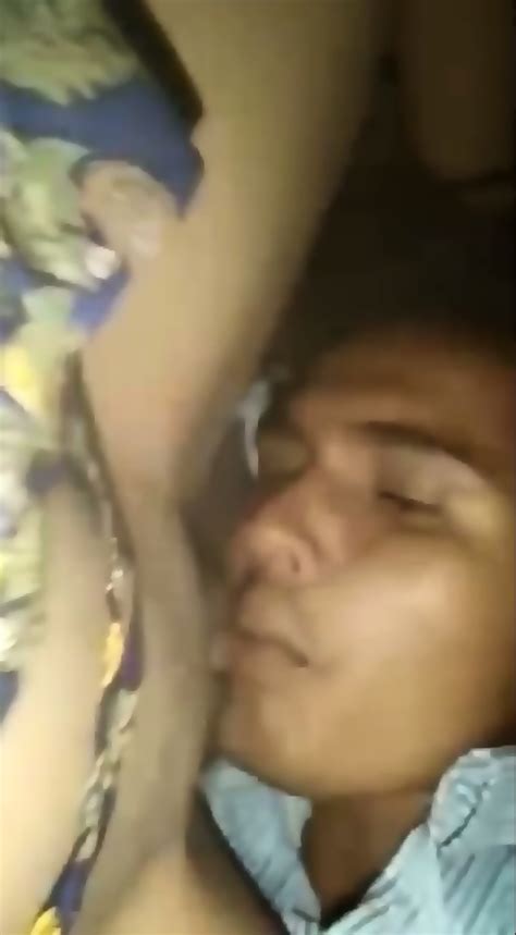 Husband Eating Her Wife S Pussy Like Eating Mango🥵💦😋 Eporner