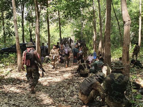 မြဝတီမြို့ကို စစ်ကူလာတဲ့ စစ်ကောင်စီတပ် တိုက်ခိုက်ခံရ — မြန်မာဌာန