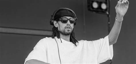 Ο Pawsa για ένα X Mas Special στο Universe