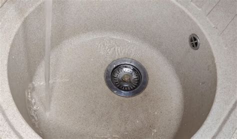 Як за допомогою звичайної соди та оцту почистити труби у ванній та на кухні Читайте на Ukr Net