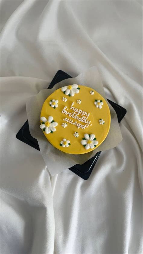 Торт для подруги Торт Домашний торт на день рождения Желтый день рождения