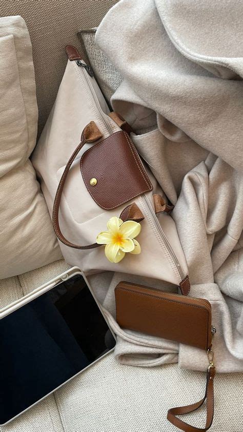 Makeup Routine에 있는 Julia님의 핀 가방 롱샴 패션