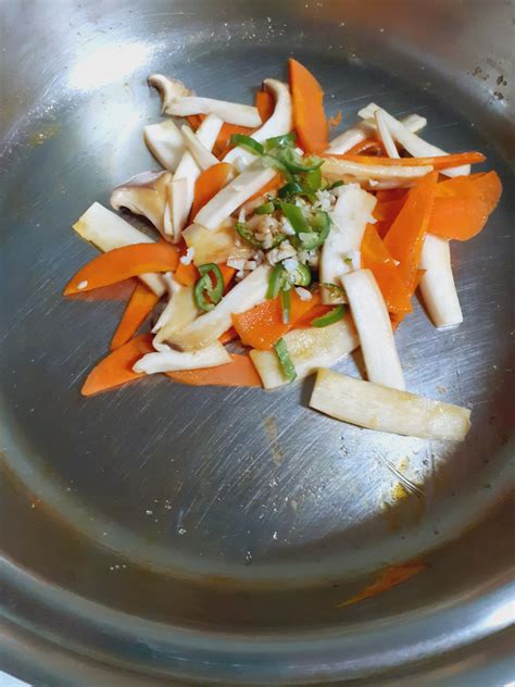 버섯 당근볶음
