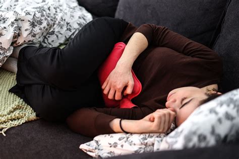 أعراض الدورة الشهرية قبل نزولها بأسبوع آلام ونوبات وتقلب المزاج Cnn