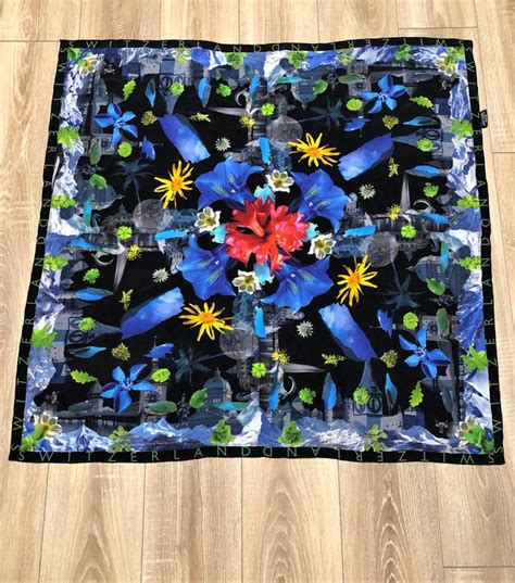 Женский шикарный красивый шелковый платок швейцария — цена 300 грн в каталоге Шарфы Купить