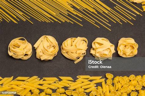 유기농 식품 건조 한 이탈리아 파스타의 종류와 모양의 다양한 건강한 생활방식에 대한 스톡 사진 및 기타 이미지 건강한 생활방식 건강한 식생활 건조한 Istock