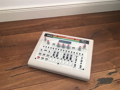 MODE MACHINES SID 2014 Beige 8 Bit Desktop Synthesizer Reverb