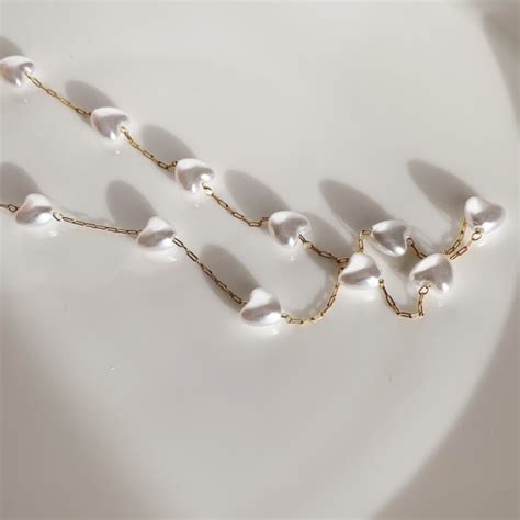 Her Store ტიტანის მოოქროვილი ყელსაბამი მარგალიტის გულებით