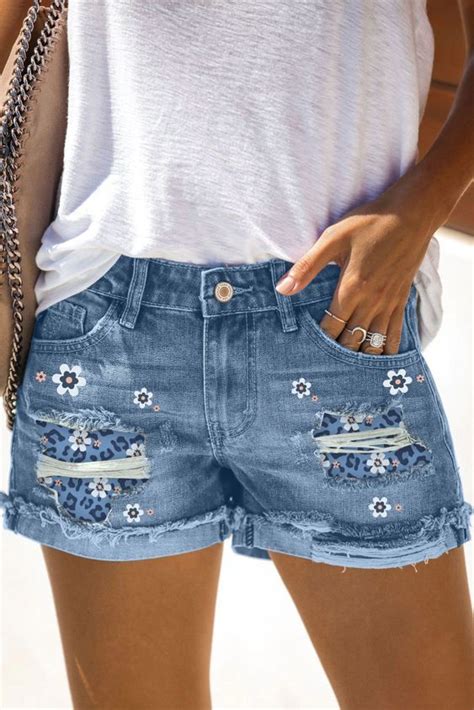 Pin Von Sokak Modası Auf Desenci Distressed Denim Shorts Outfit Ideen Frauenshorts