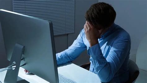 Человек за компьютером картинка 56 фото