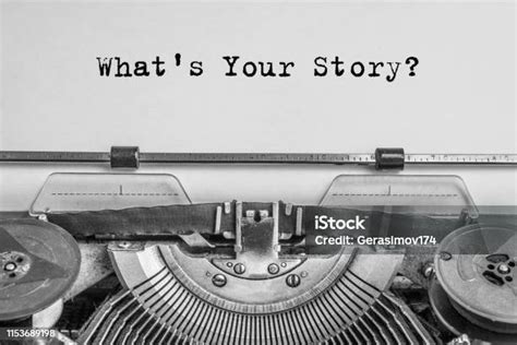 당신의 이야기는 무엇입니까 텍스트는 오래 된 타자기로 종이에 입력 이야기하기에 대한 스톡 사진 및 기타 이미지 이야기하기 타자기 언론인 Istock