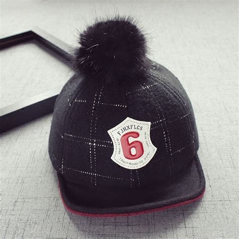 Badu Bg Стилна шапка за момичета и момчета с къса козирка с пухче Badu Bg