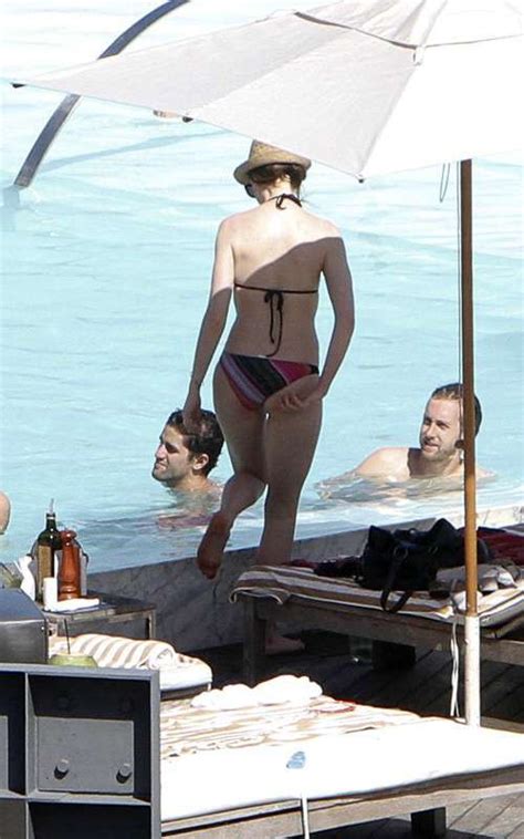 Bluefave Anne Hathaway Pics