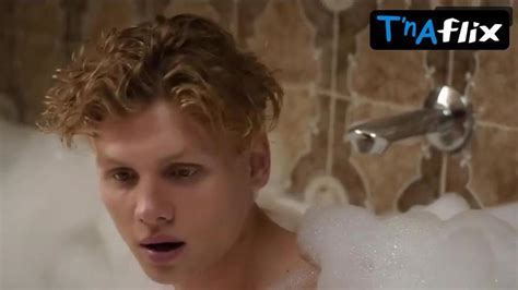 Zoe Straub Butt Scene In Vorstadtweiber