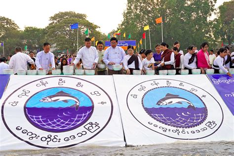 မကွေးတိုင်းဒေသကြီး ဝန်ကြီးချုပ် ဦးတင့်လွင် ၁၃၈၅ ခုနှစ်၊ မြန်မာ့နှစ်ဆန်း ၁ ရက်နေ့တွင် သက်က