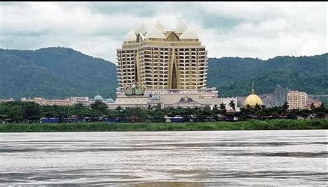 လာအိုရောက်ရွှေမြန်မာများ ဈေးရောင်းဈေးဝယ်