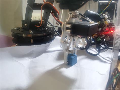 opemv控制机械手实现物体分类，视觉识别，软件编程利用机械手达到物体分类的功能；opnmv模块实现识别 视觉识别 机械手臂跟随 物体运动 要