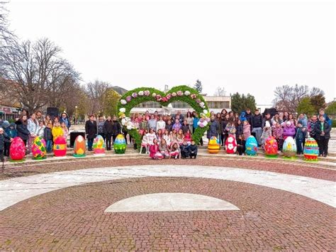 За втора поредна година в Мездра реализираха инициативата „Писан шарен Великден“ снимки