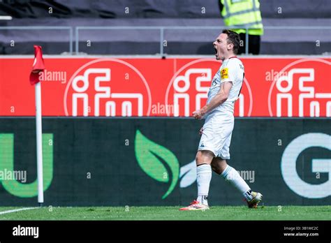 Essen, Deutschland. 26th Apr, 2025. Jubel zum 0:1 durch Patrick Sontheimer (1. FC Saarbr?cken, 6 ...