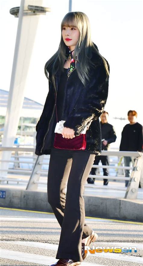 우주소녀 설아 인형이 걸어가는 듯 공항패션 [포토엔hd]