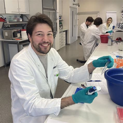 Noahheltonphoto Crop The Moon Lab