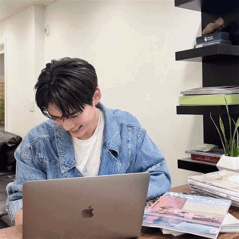 Hanbin Sung Hanbin Gif Hanbin Sung Hanbin Catbin Discover Share Gifs