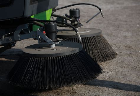 Зам талбай цэвэрлэх тусгай зориулалтын машин нь 6 8 хүний ажлыг гүйцэтгэнэ