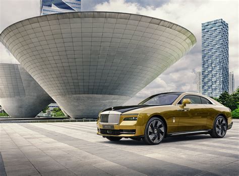 롤스로이스 스펙터… 최고급 자동차도 ‘전기차 시대 Ev라운지