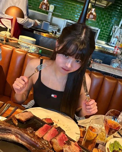 고기 먹는 모습도 귀여운 장원영 인스타 업 팬플러스 커뮤니티