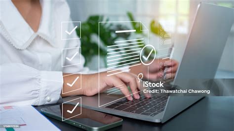 체크리스트 및 온라인 설문조사 양식 작성 문서 관리 시스템 평가 양식 품질 관리 및 정확성 확인 회계에 대한 스톡 사진 및 기타 이미지 Istock