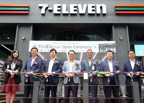 세븐일레븐 편의점 생활 먹거리 쇼핑 시대 이끈다