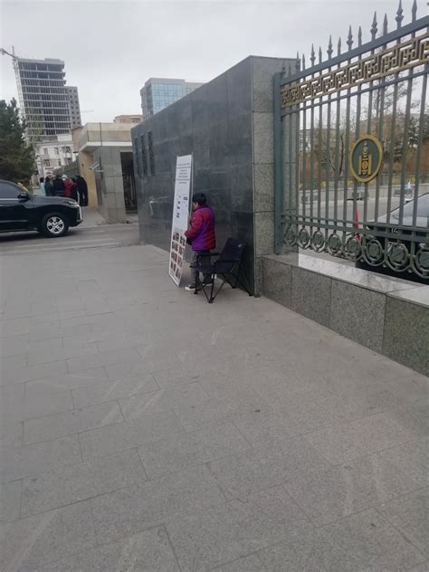 Д Хишгээ 🇲🇳 On Twitter Энэ эгч хүүгээ бусдын гарт алдсан юм шиг бн Ордны баруун хаалган дээр