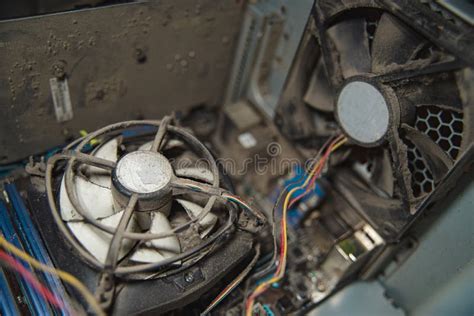 Polvere Nel Refrigeratore Del Processore Pc Con Pannello Di Controllo E
